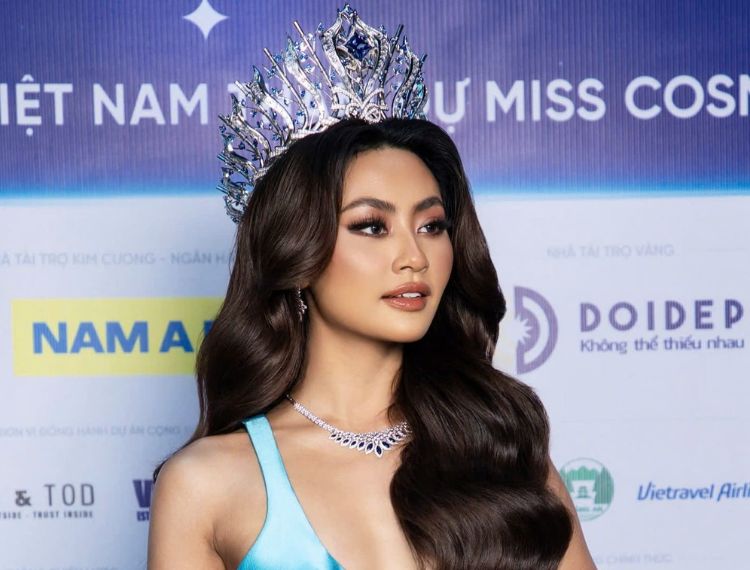 Xuân Hạnh nhận sash từ Ngọc Châu, bật khóc trước thềm thi Miss Cosmo ...